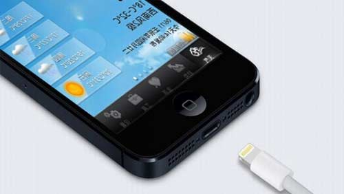 ช่างกล้า พี่จีนผุด ZoPhone i5 เลียนแบบ iPhone 5 ทุกกระเบียดนิ้ว