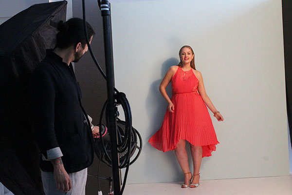 Justine Legault ขึ้นปก Elle สวยได้ไม่จำเป็นต้องผอม