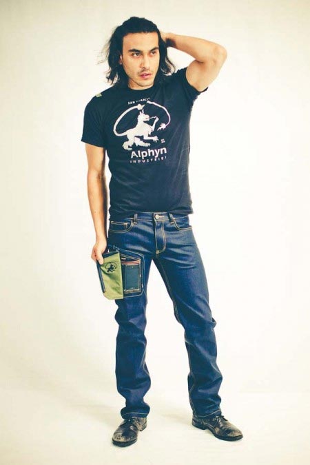 DELTA 415 กางเกงยีนส์เท่ ๆ สำหรับคนใช้สมาร์ทโฟน