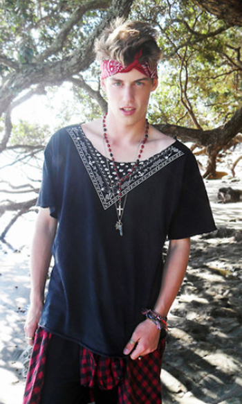 สร้อยคอ แอคเซสซอรี่เท่ ๆ ที่ช่วยเพิ่มความฮิปให้ผู้ชาย